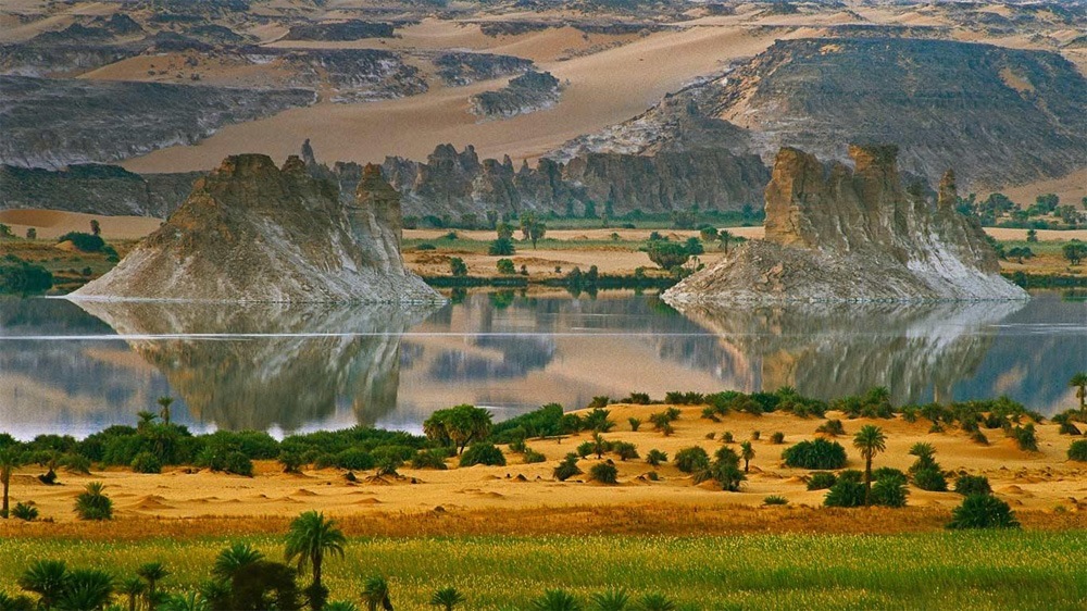 Lakes of Ounianga - Oasis in the Arid Sahara Desert, Chad - Places To ...