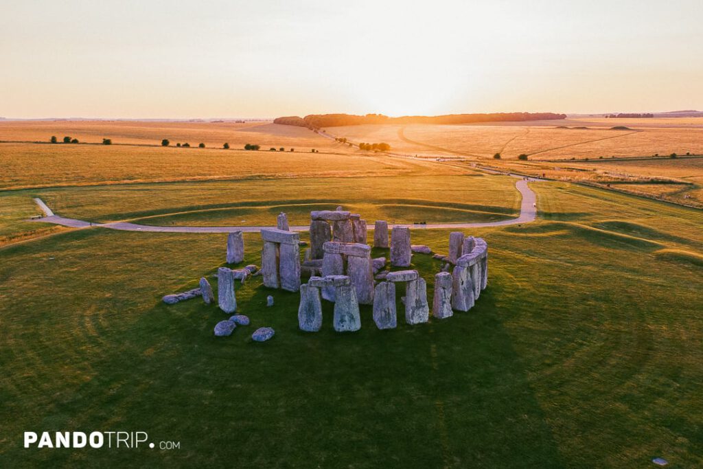 10 Oldest Landmarks in the World - PandoTrip.com