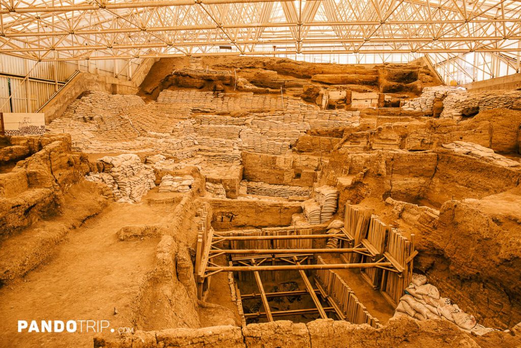 10 Oldest Landmarks in the World - PandoTrip.com