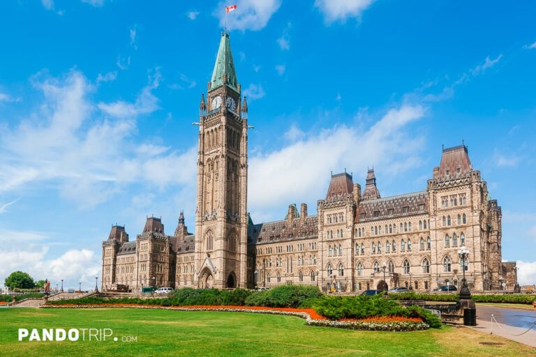 Top 10 Most Famous Canadian Landmarks - PandoTrip.com