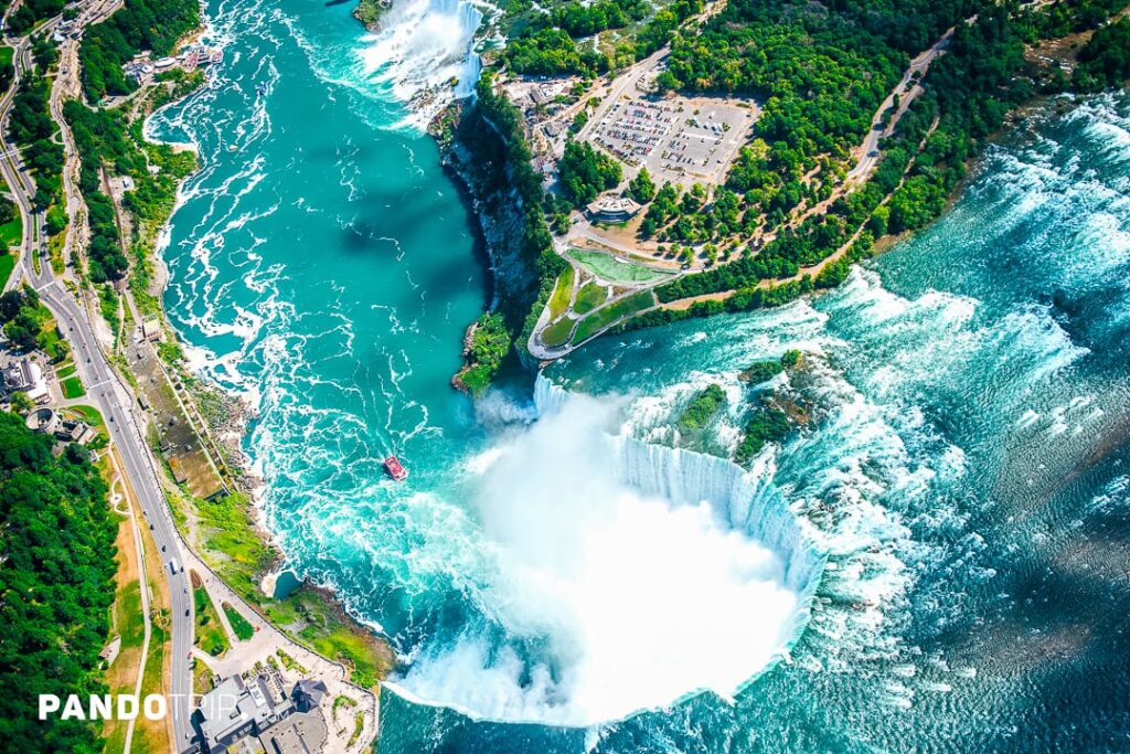 Top 10 Most Famous Canadian Landmarks - PandoTrip.com