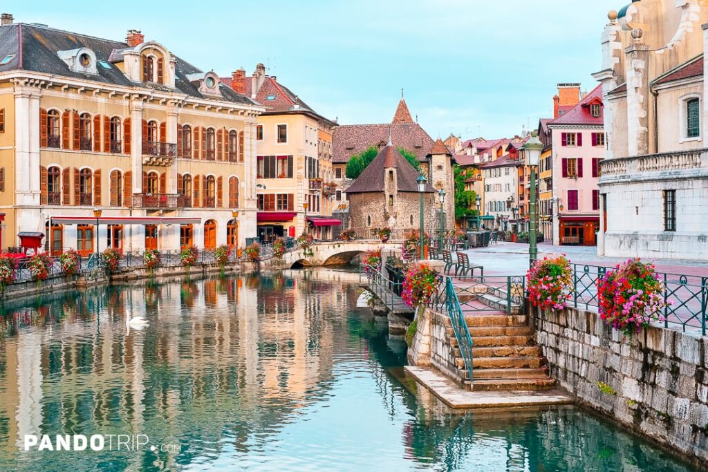 Top 10 Beautiful Old Towns and Villages in France - PandoTrip.com
