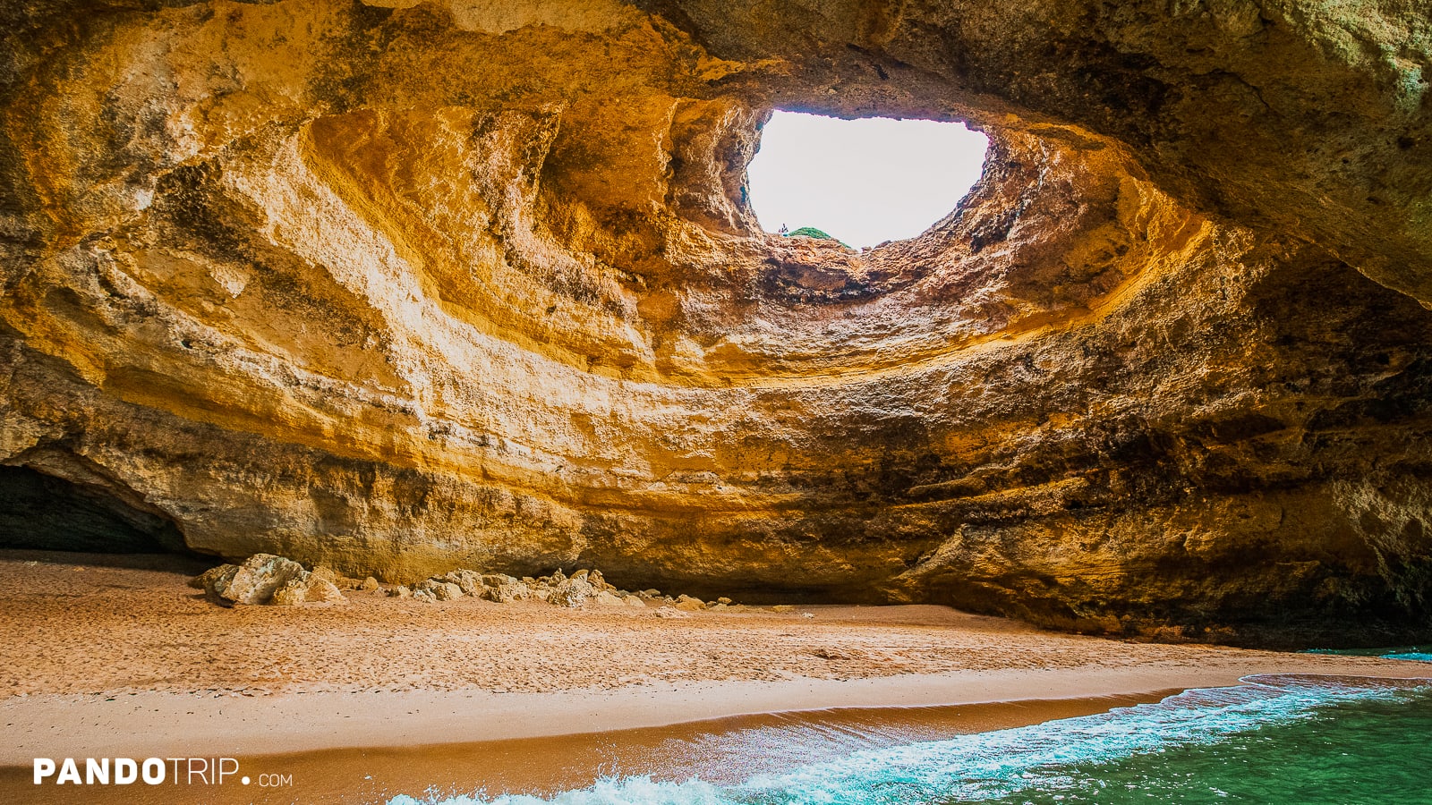 Dramatic Caves and Grottoes in the Algarve, Portugal - PandoTrip.com