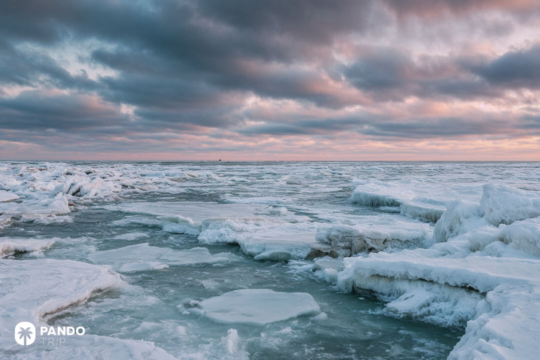 Top 10 Beautiful Frozen Lakes