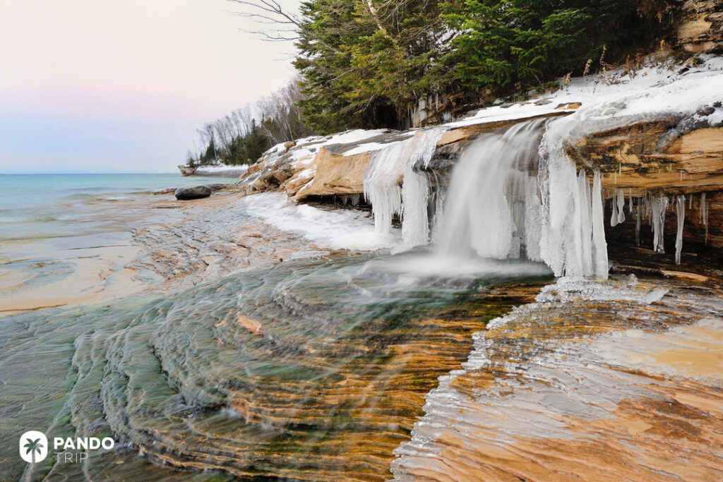 Top 10 Beautiful Frozen Lakes - PandoTrip.com
